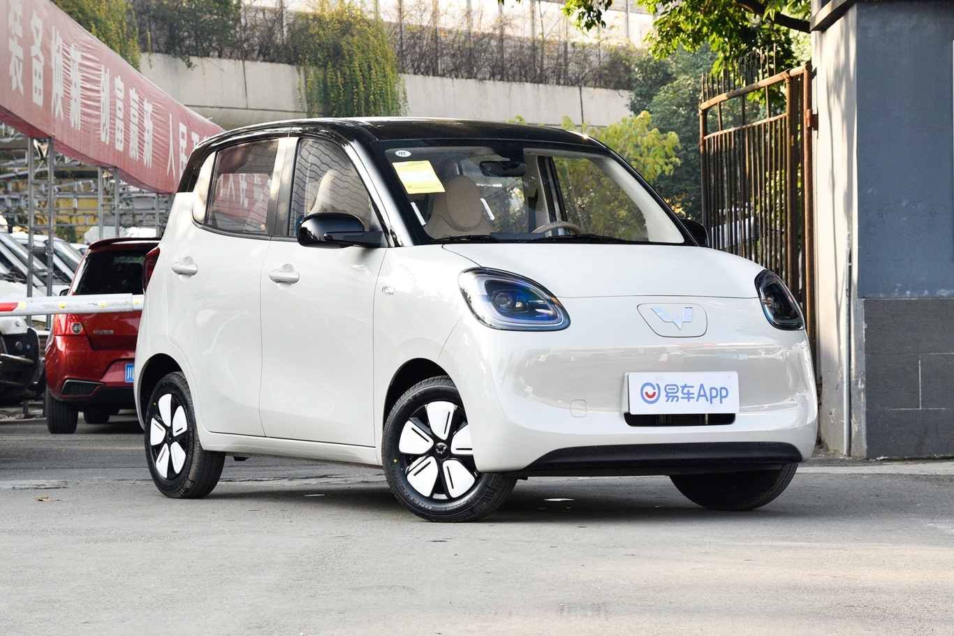 【宏光MINIEV四门版 205km 臻享款侧前45度车头向右水平图片-汽车图片大全】-易车
