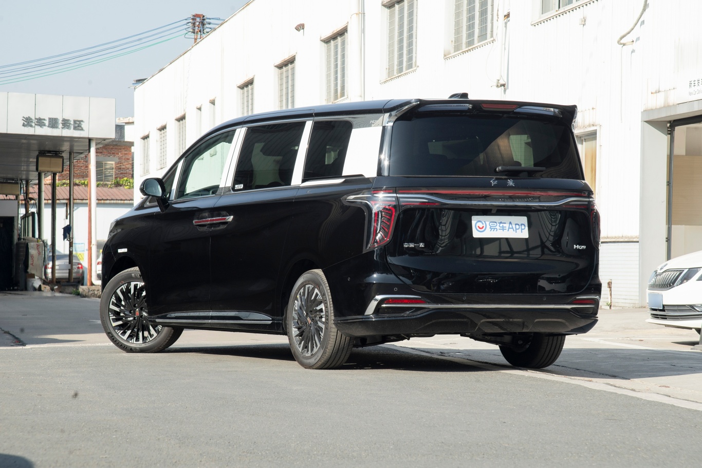 【红旗HQ92.0T 旗舰版侧后45度车头向左水平图片-汽车图片大全】-易车