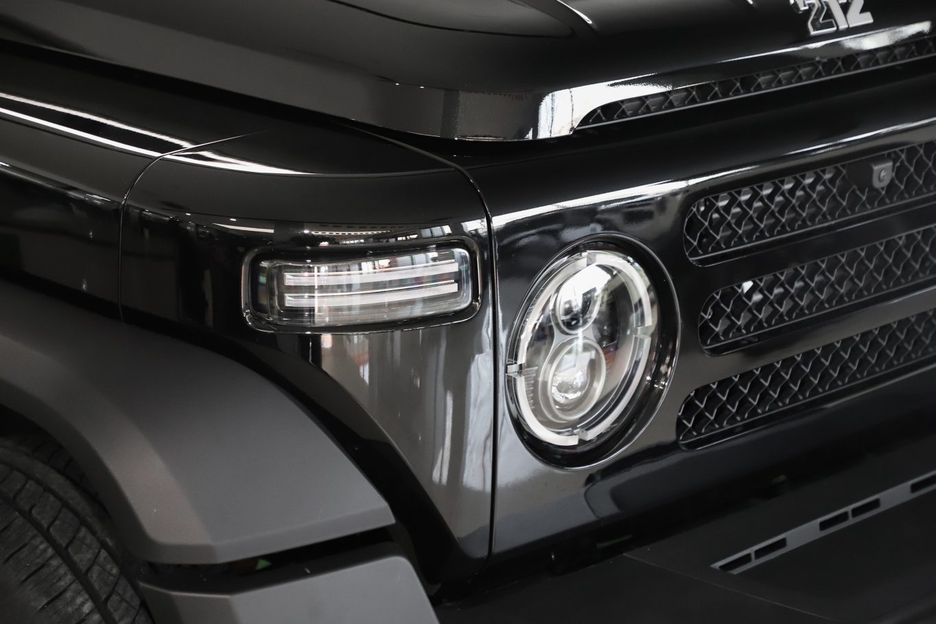 【212 T012.0T 检阅官 汽油大灯侧45度俯拍图片-汽车图片大全】-易车