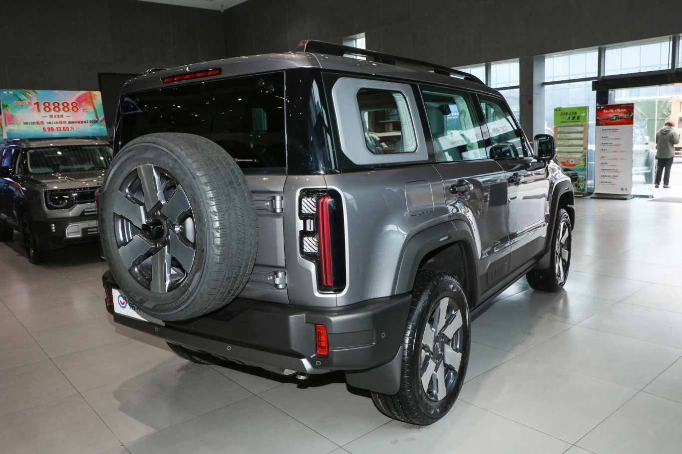 【北京越野BJ40增程1.5T 152km 进阶版侧后45度车头向右水平图片-汽车图片大全】-易车