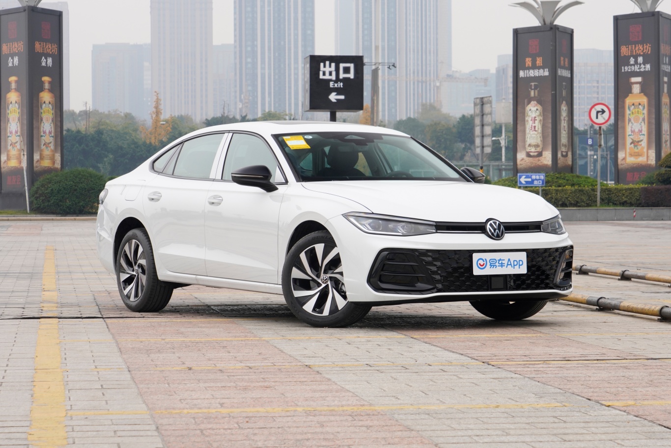 【帕萨特Pro 380TSI 星空龙耀版侧前45度车头向右水平图片-汽车图片大全】-易车