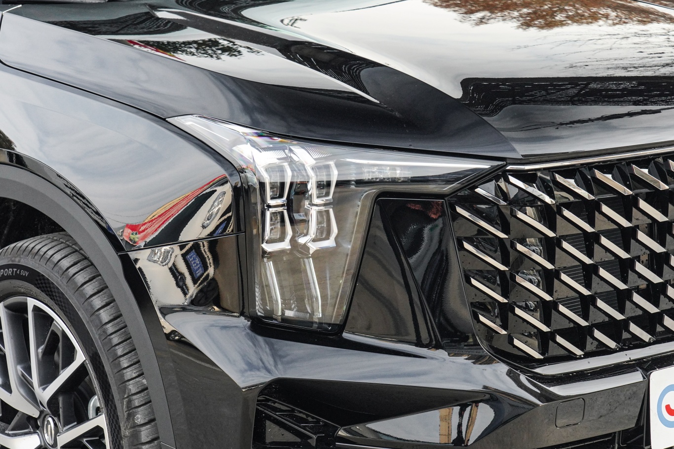 【传祺GS8领航系列 2.0T 四驱豪华版 5座大灯侧45度俯拍图片-汽车图片大全】-易车