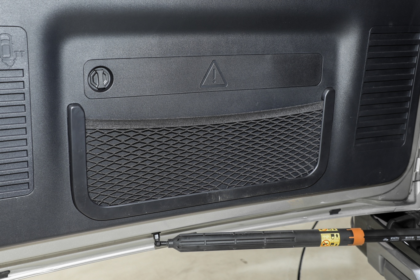 【豹82.0T 智勇旗舰版 7座后备厢图片-汽车图片大全】-易车