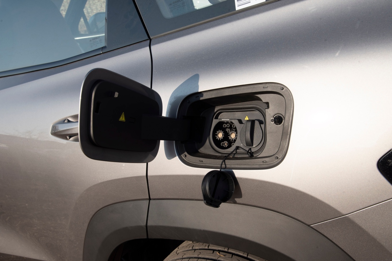 【银河L7EM-i 1.5L 115km 探索版动力底盘图片-汽车图片大全】-易车
