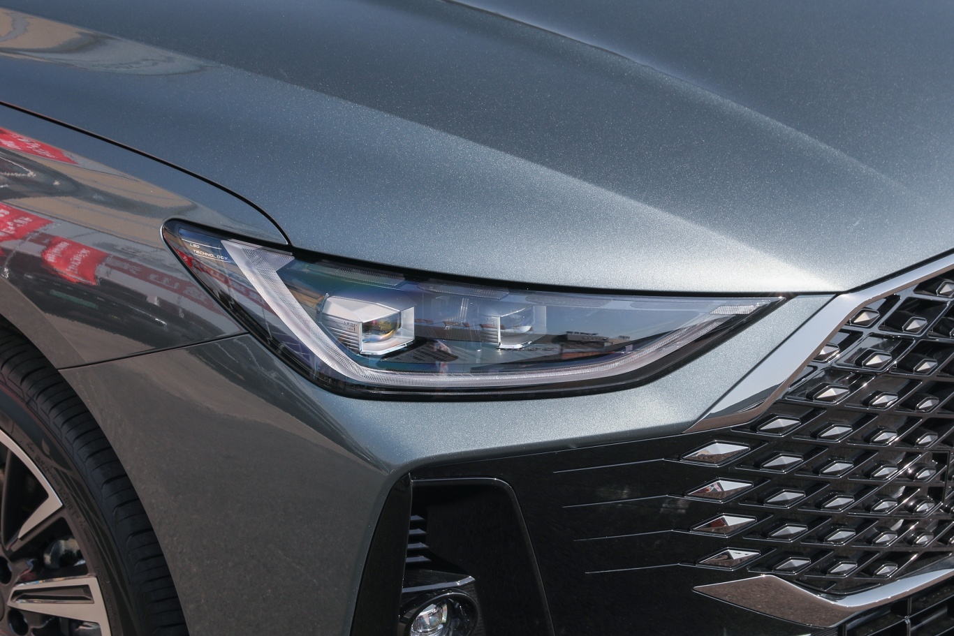 【艾瑞泽8 PRO1.6T 豪华型＋大灯侧45度俯拍图片-汽车图片大全】-易车