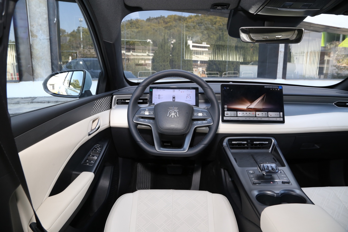 【秦PLUS新能源DM-i 智驾版 1.5L 120km 超越型驾驶位区域图片-汽车图片大全】-易车