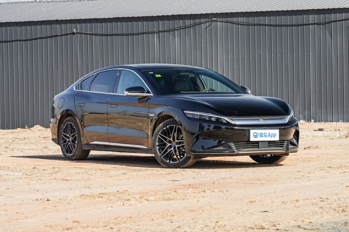 【汉EV 智驾版 605km 尊荣型侧前45度车头向右水平图片-汽车图片大全】-易车
