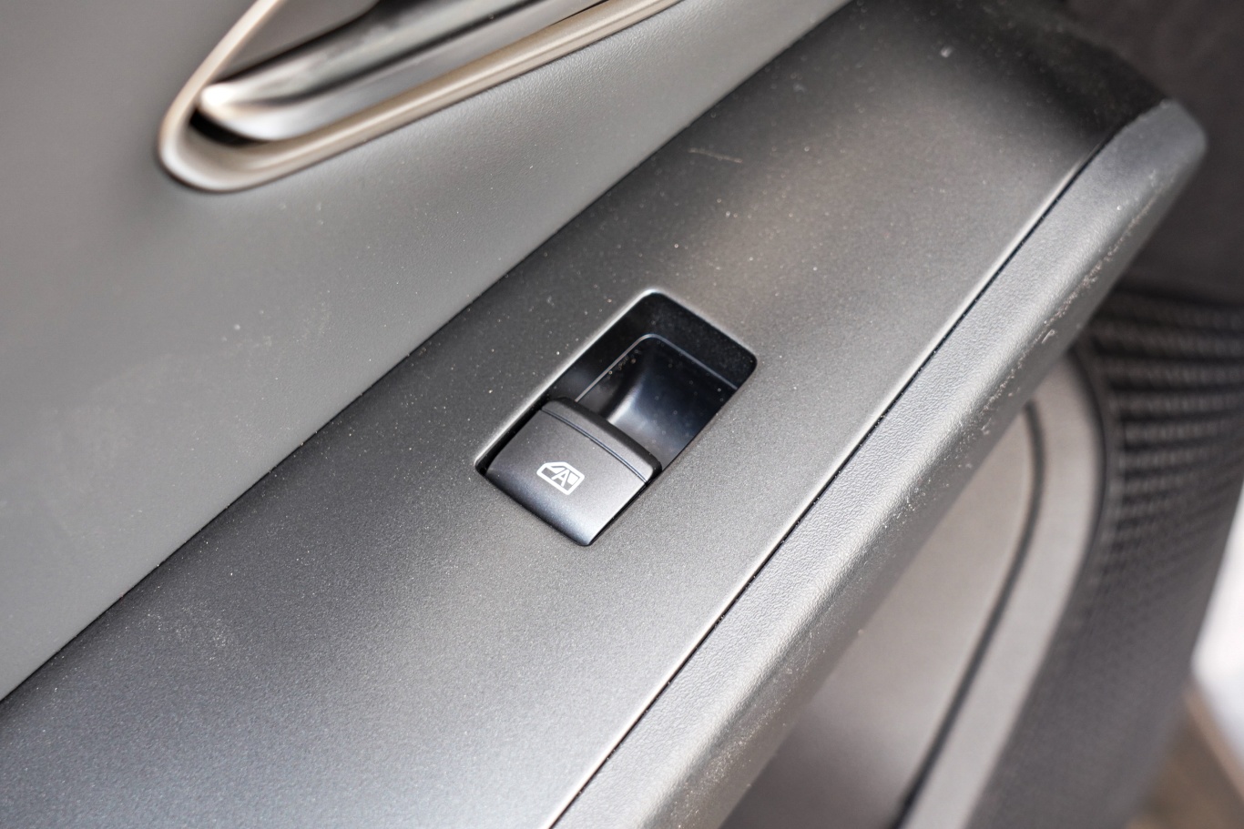 【秦LDM-i 智驾版 1.5L 80Km 领先型后车窗调节图片-汽车图片大全】-易车