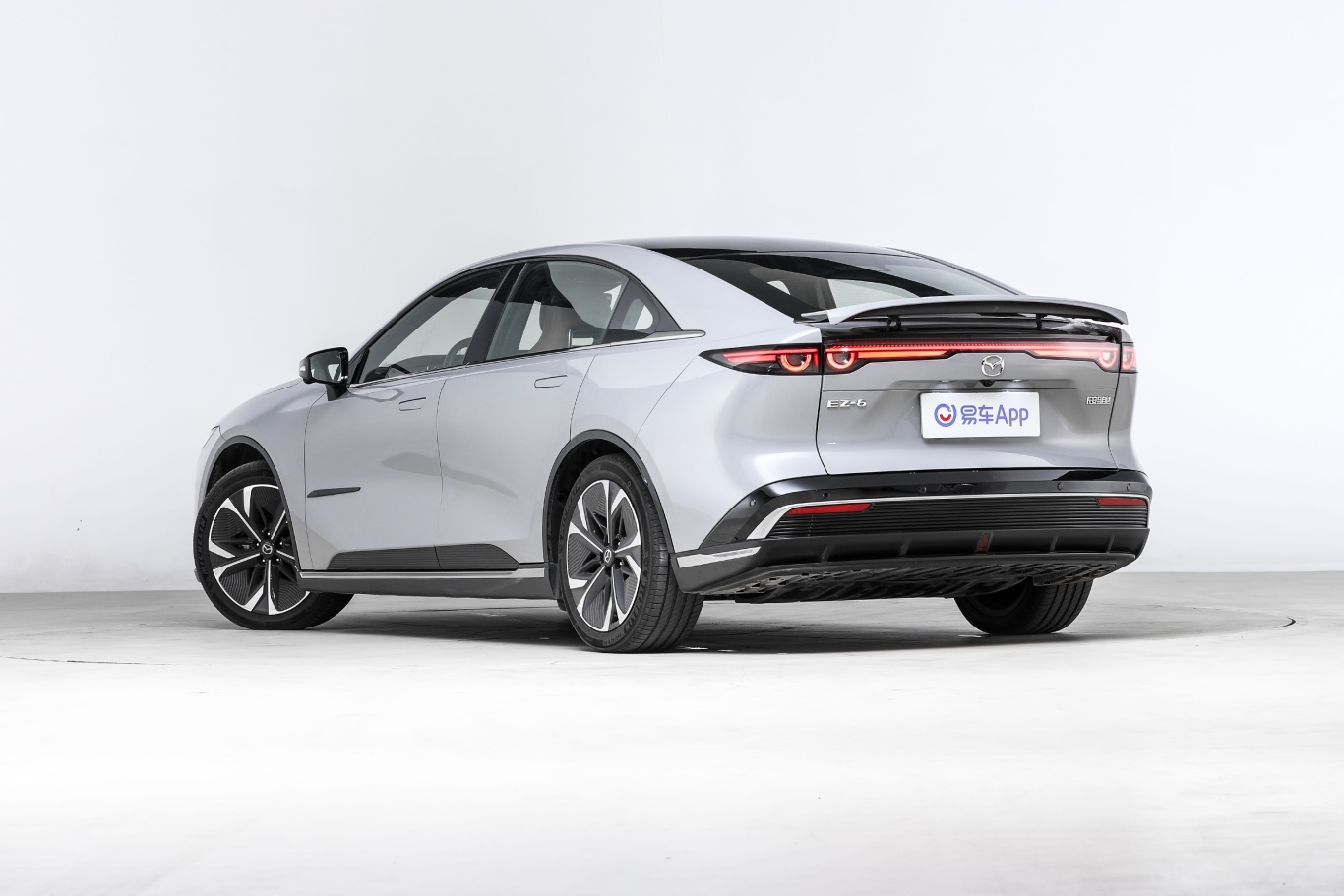 【马自达EZ-6纯电版 600km 智尊版侧后45度车头向左水平图片-汽车图片大全】-易车
