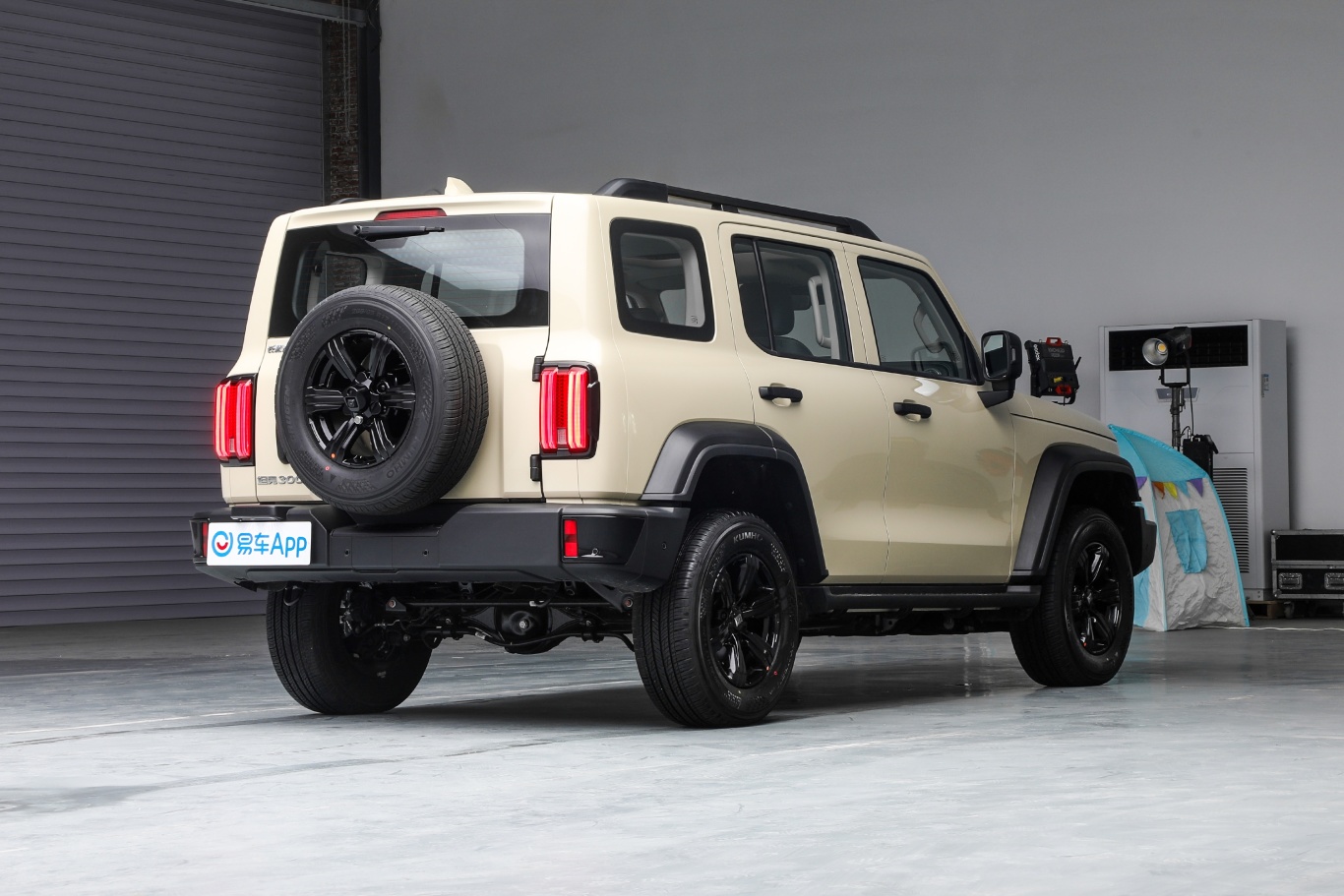 【坦克3002.0T 征服者 汽油侧后45度车头向右水平图片-汽车图片大全】-易车