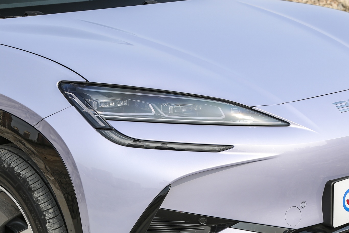 【海狮07EV智驾版 610km 后驱智航版大灯侧45度俯拍图片-汽车图片大全】-易车