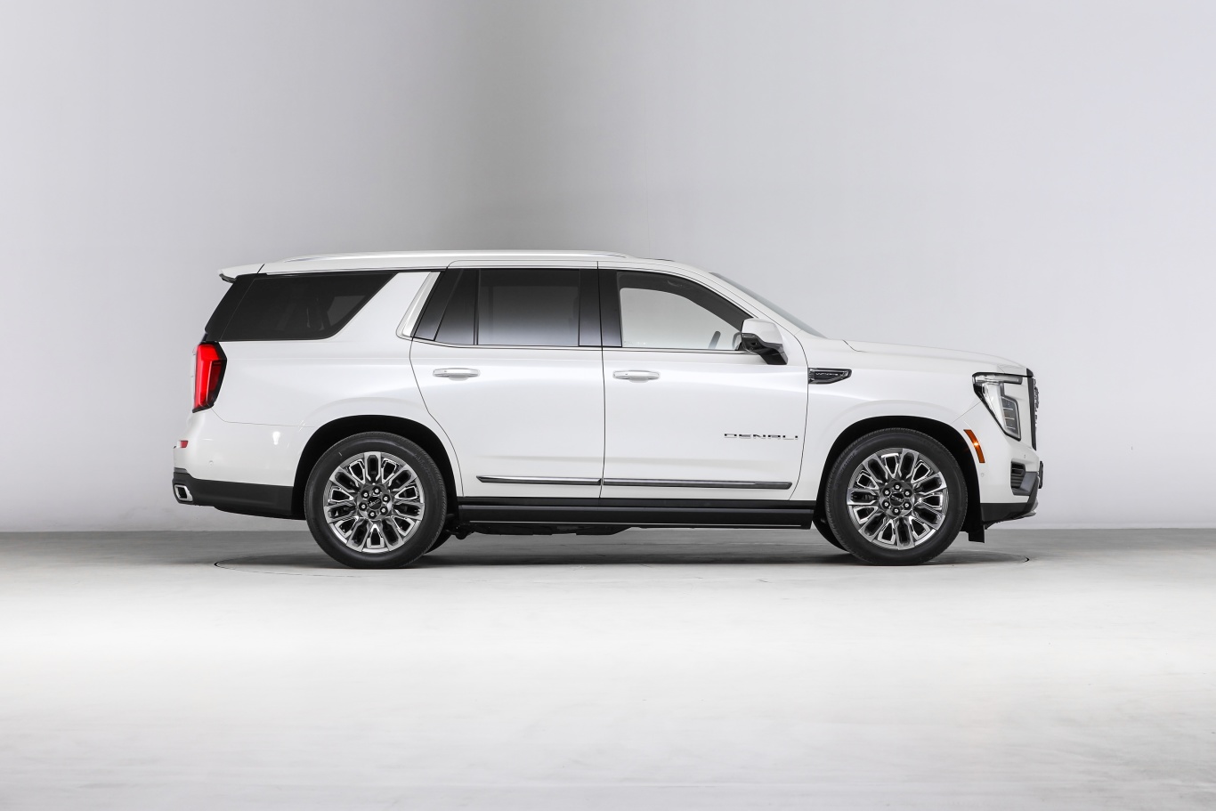 【育空2.7T 德纳利巅峰版正侧车头向右水平图片-汽车图片大全】-易车