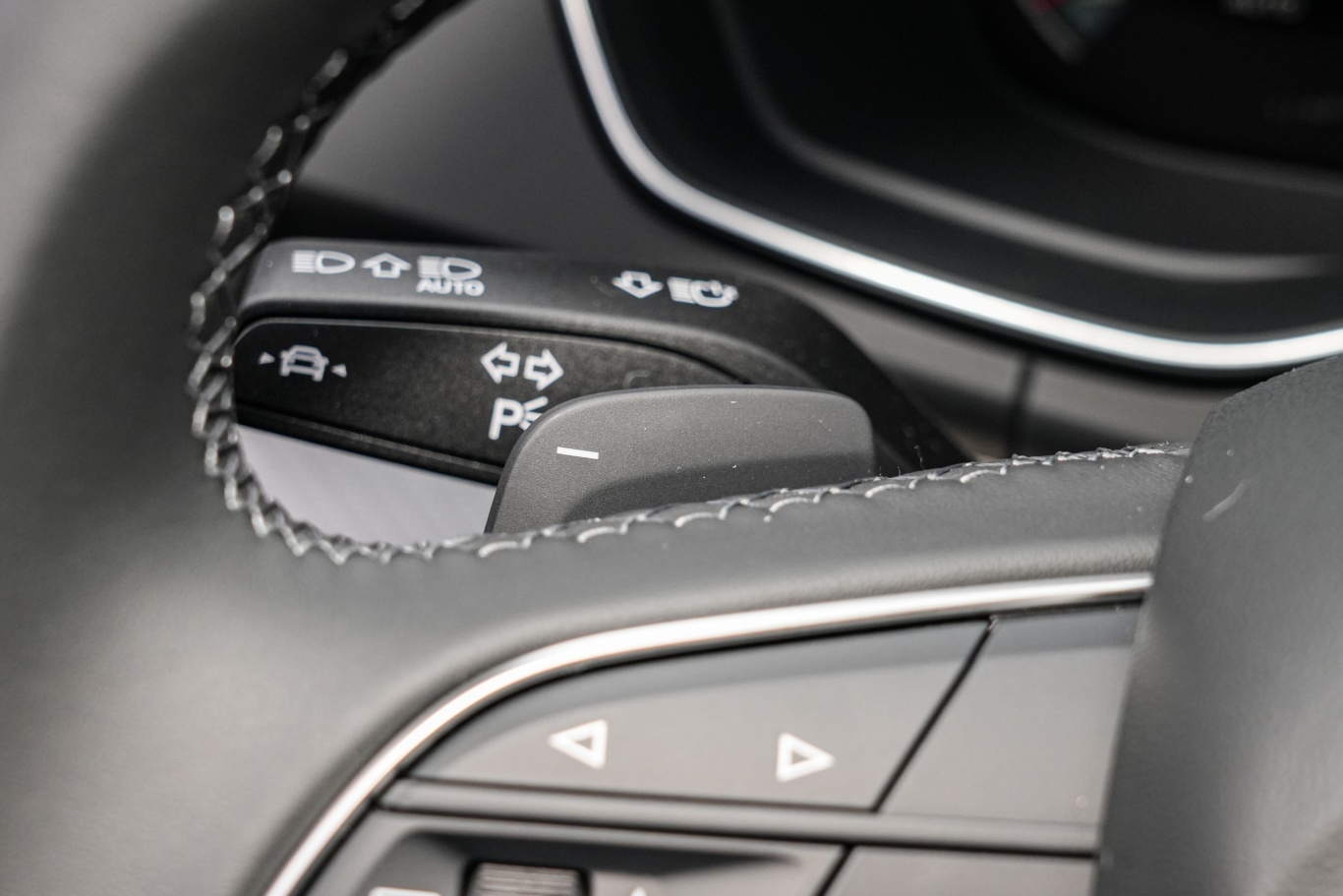 【奥迪Q5Lquattro 45周年典藏版 40 TFSI 豪华动感型主驾驶位图片-汽车图片大全】-易车