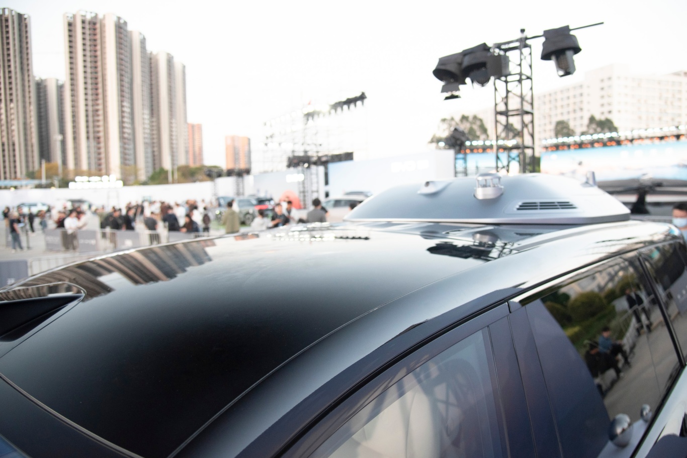 【腾势N92.0T 202km 1300尊荣型无人机版天窗图片-汽车图片大全】-易车