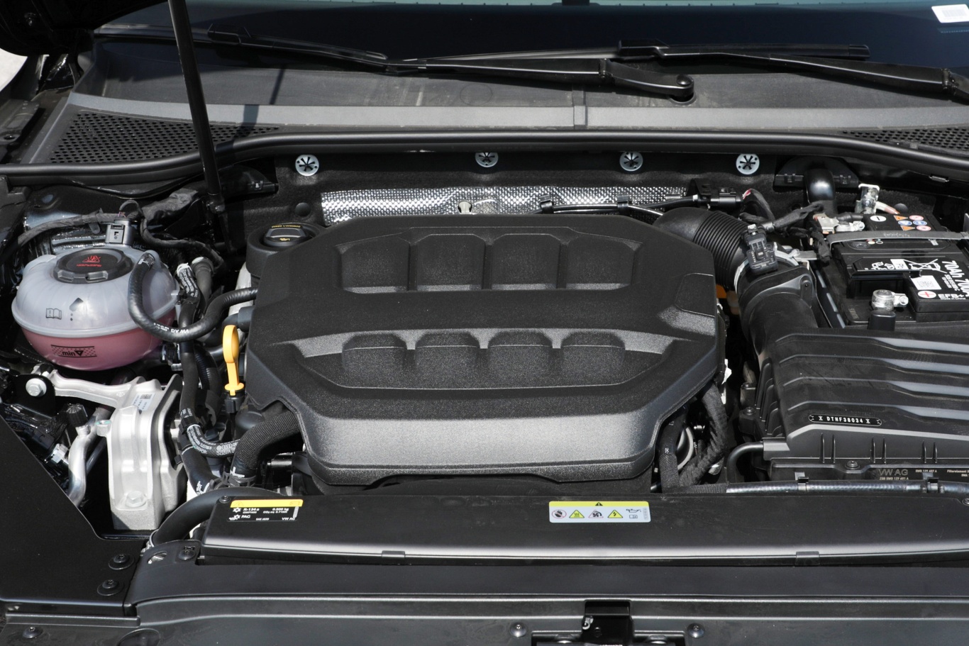 【迈腾改款 众享版 330TSI 豪华型发动机/电机特写图片-汽车图片大全】-易车