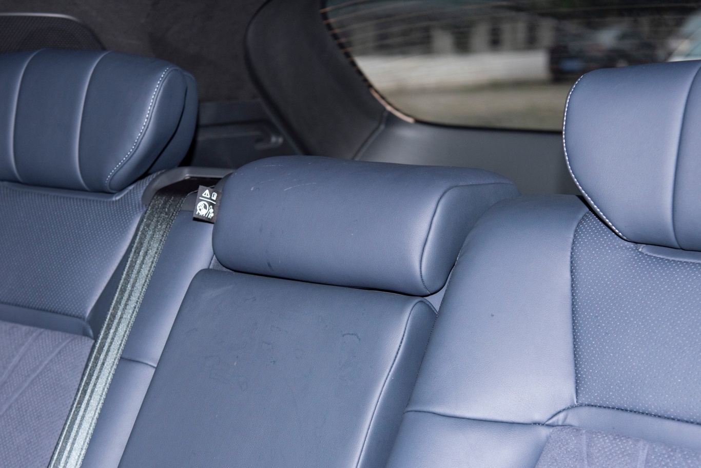 【广汽本田P7620km 四驱长续航Max后排空间图片-汽车图片大全】-易车