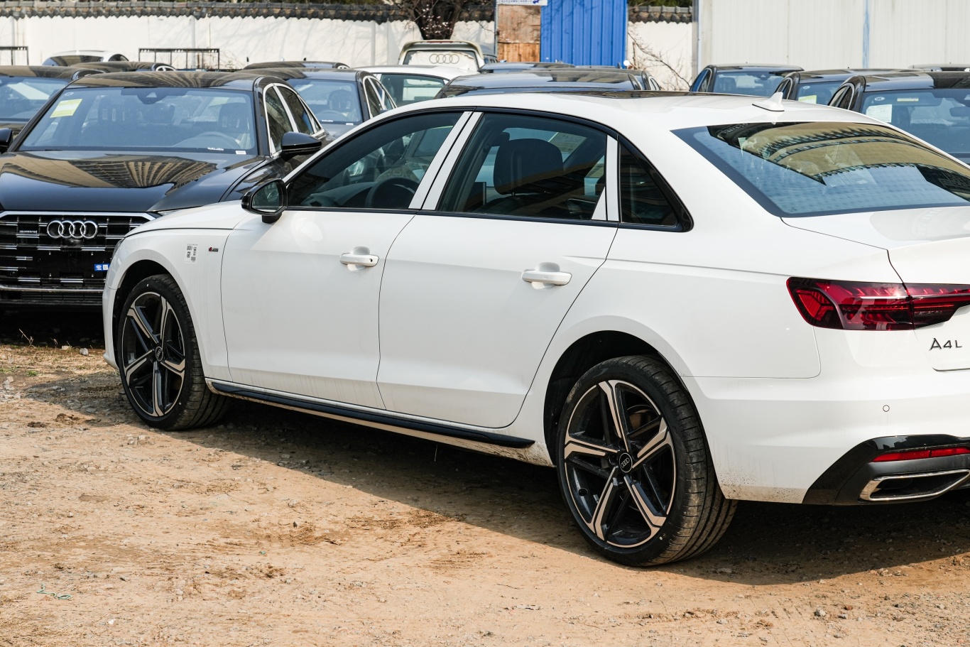 【奥迪A4L200万辆悦享版 40 TFSI 豪华动感型外观细节图片-汽车图片大全】-易车