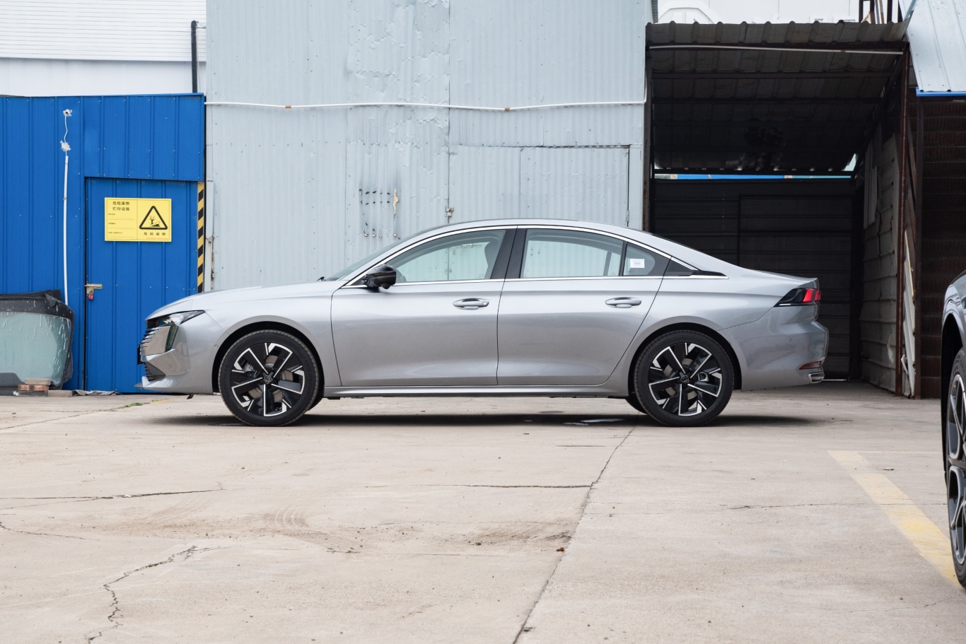 【标致508L400THP 驭动旗舰版正侧车头向左水平图片-汽车图片大全】-易车