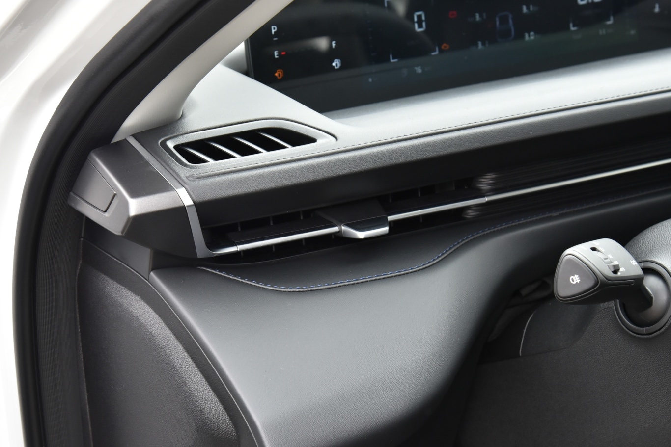 【逸动新蓝鲸 1.5T 双离合500Bar尊贵型主驾驶位图片-汽车图片大全】-易车