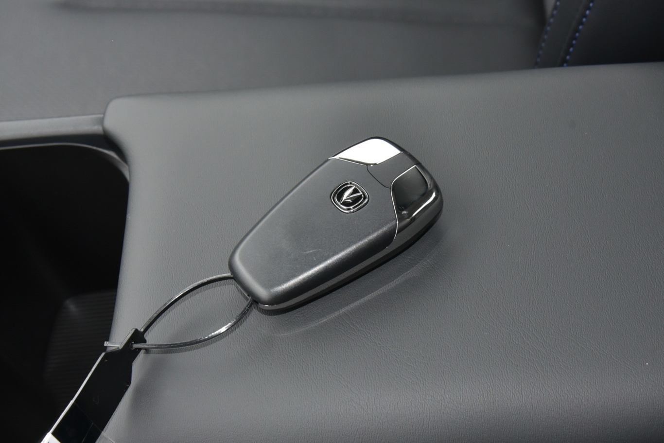 【逸动新蓝鲸 1.5T 双离合500Bar尊贵型主驾驶位图片-汽车图片大全】-易车