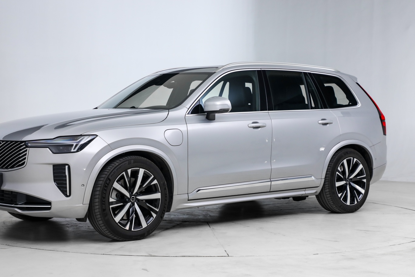 【沃尔沃XC90 插电混动改款 2.0T 62km 智尊豪华版 7座外观细节图片-汽车图片大全】-易车