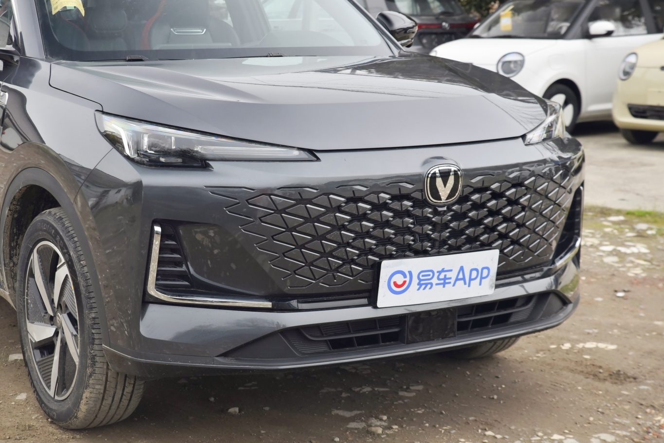 【长安CS55PLUS新蓝鲸 1.5T 500Bar尊贵型前格栅侧俯拍图片-汽车图片大全】-易车