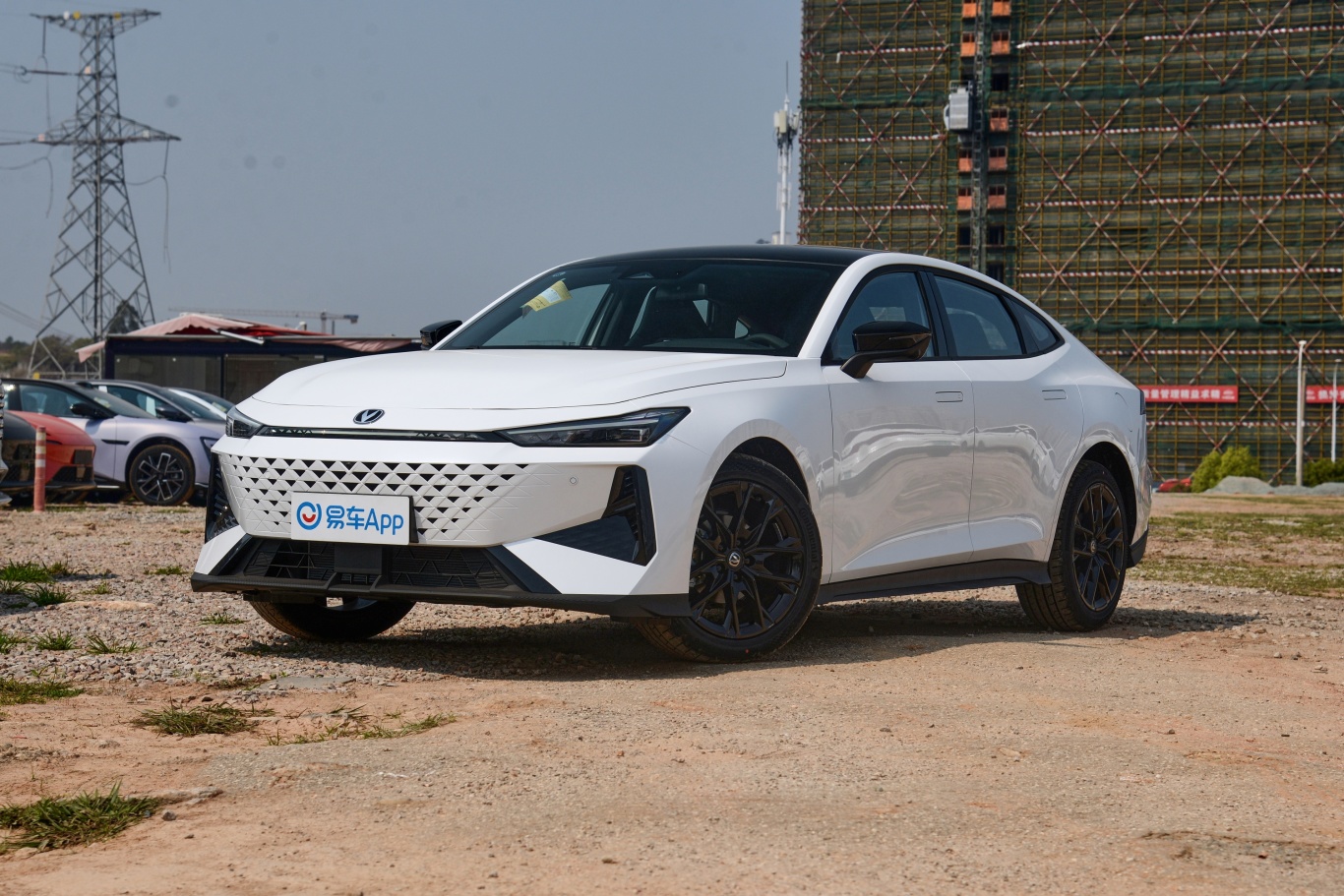 【长安UNI-V1.5T 500Bar尊贵型侧前45度车头向左水平图片-汽车图片大全】-易车