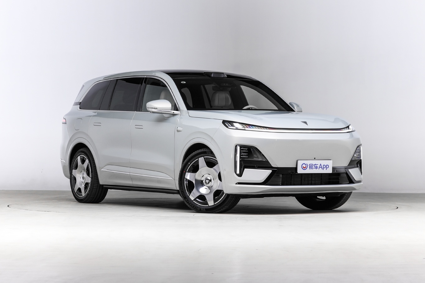 【深蓝S091.5T 210km 四驱Ultra+高定版侧前45度车头向右水平图片-汽车图片大全】-易车