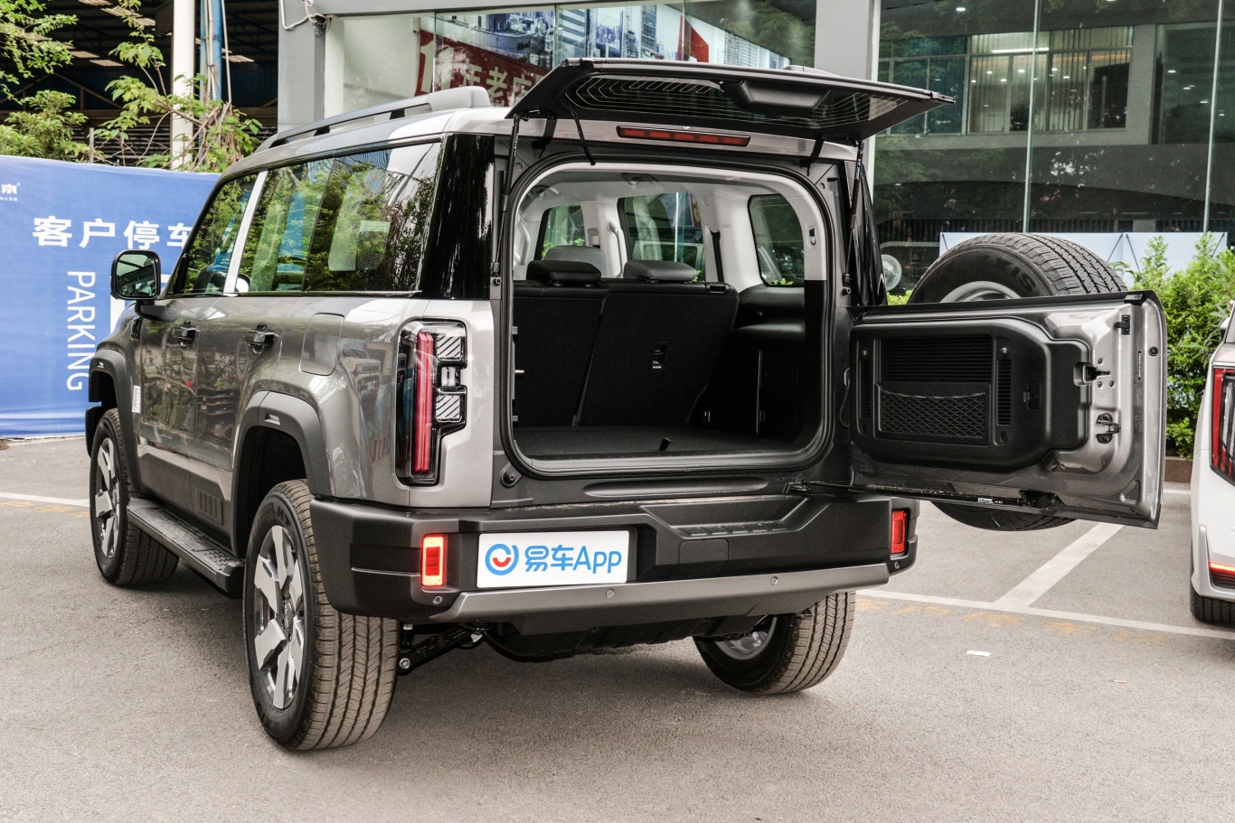 【北京越野BJ40增程152km 标准版后备厢开启45度侧拍图片-汽车图片大全】-易车