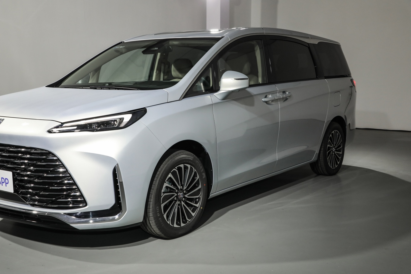 【别克GL8 插电混动陆尚 1.5T 142km 尊享版 7座外观细节图片-汽车图片大全】-易车