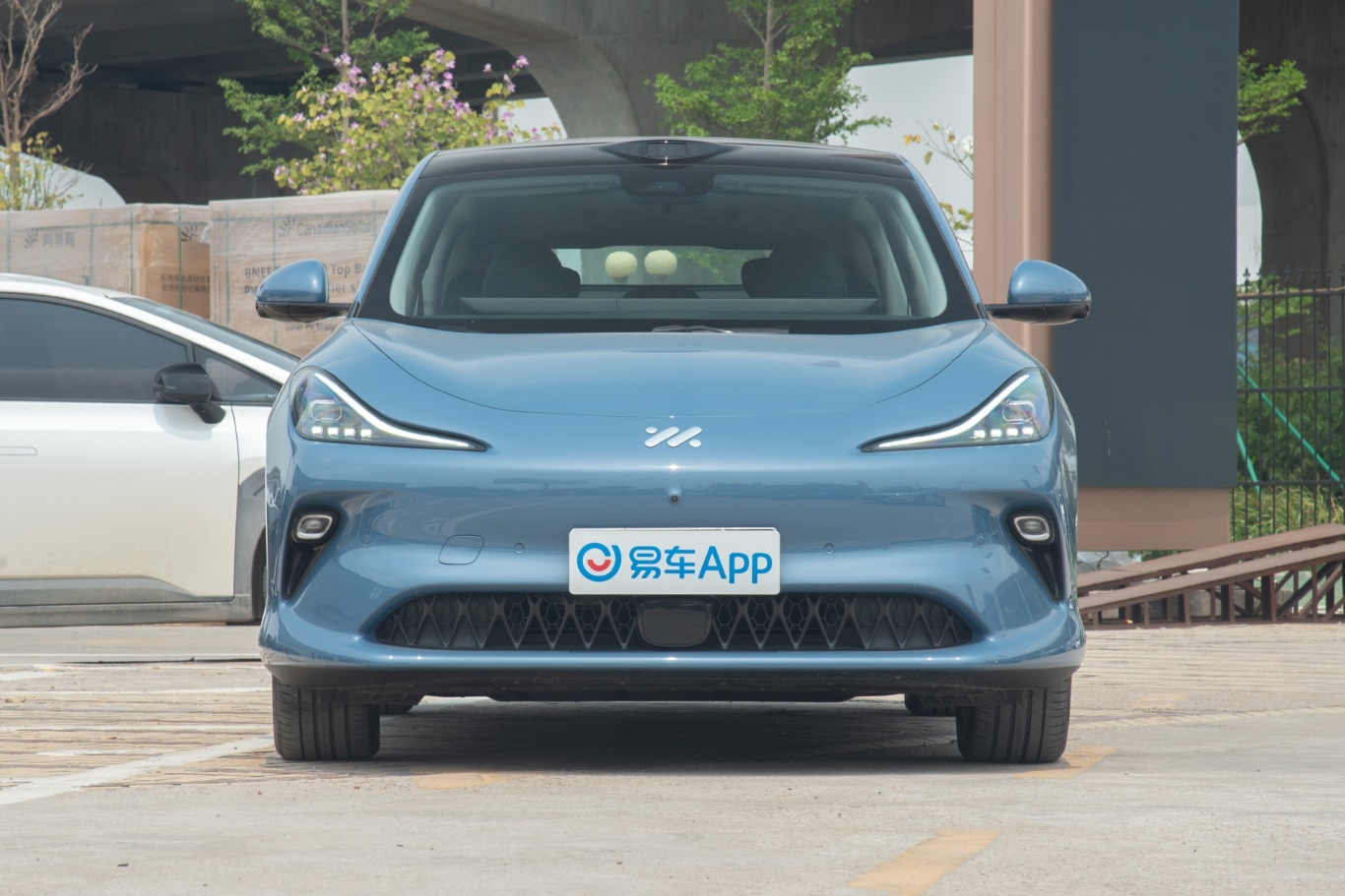 【智己LS6剧院版 750km 四驱超强性能灵蜥智享版正前水平图片-汽车图片大全】-易车