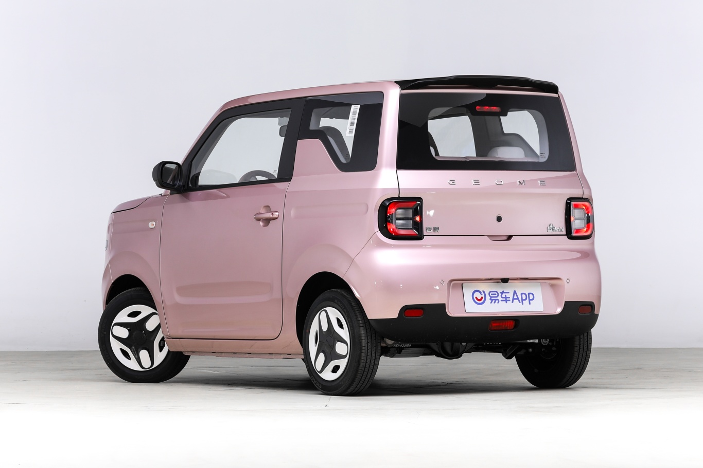 【熊猫熊猫mini 210km 元气熊侧后45度车头向左水平图片-汽车图片大全】-易车