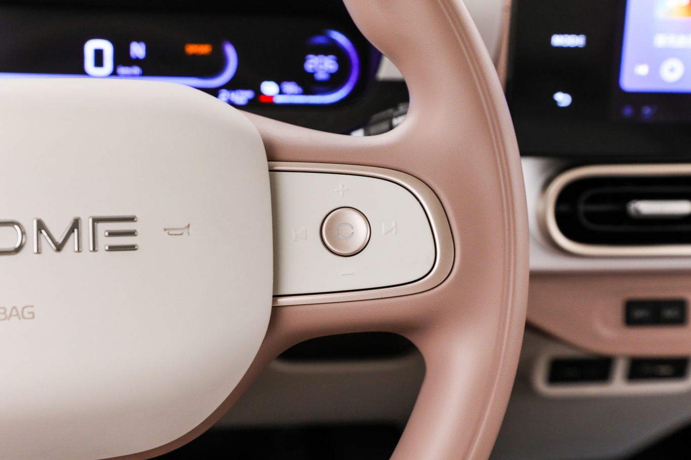 【熊猫熊猫mini 210km 元气熊右侧方向盘功能按键图片-汽车图片大全】-易车