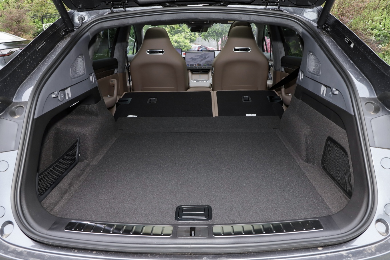 【智界R7增程版 360km 后驱Max两排全部放倒图片-汽车图片大全】-易车