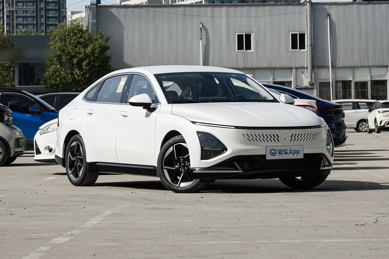 【五菱星光插电混动 1.5L 150km 智能进阶型侧前45度车头向右水平图片-汽车图片大全】-易车