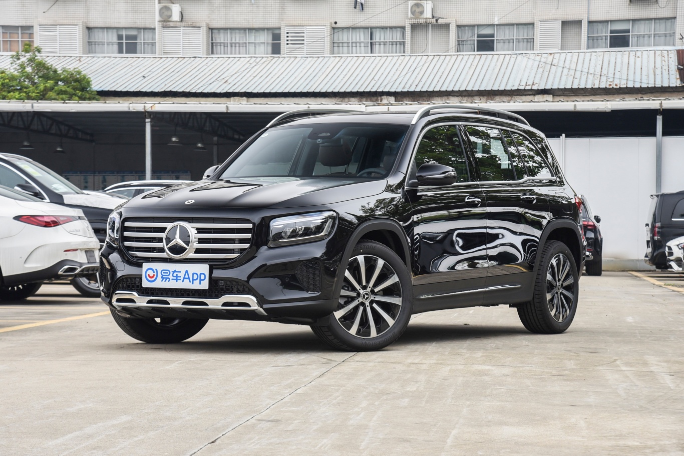 【奔驰GLB改款 GLB 220 时尚型 7座侧前45度车头向左水平图片-汽车图片大全】-易车