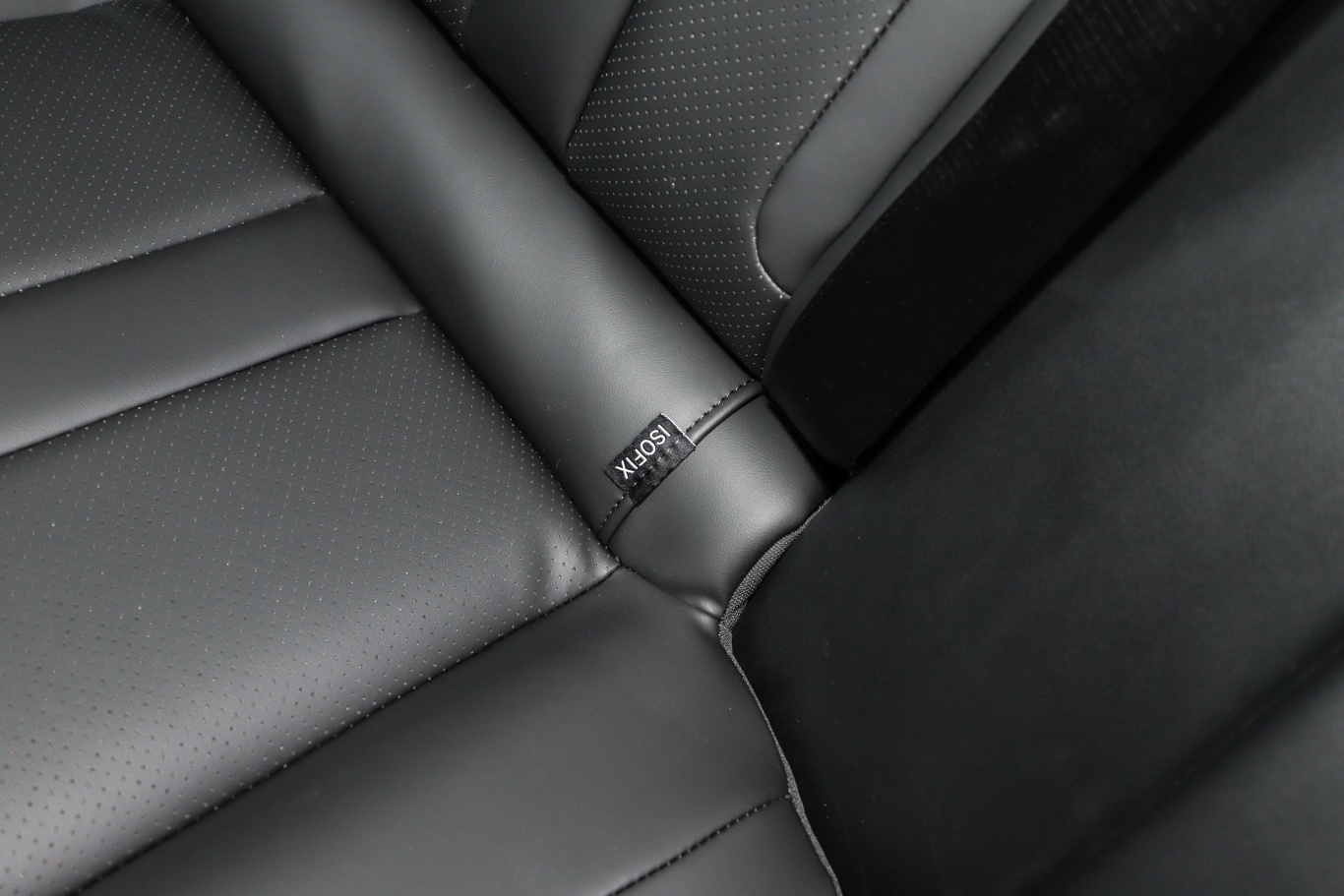 【东风风神L7插电混动 1.5T 205km 205超长续航畅享型儿童座椅接口图片-汽车图片大全】-易车