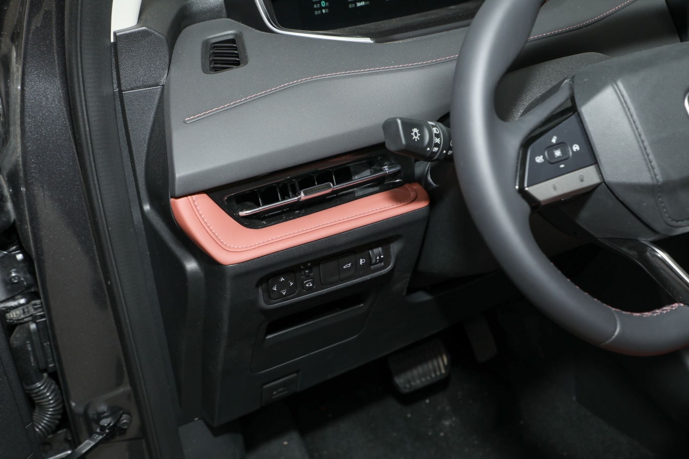 【长安CS55PLUS新蓝鲸 1.5T 500Bar尊贵型主驾驶位图片-汽车图片大全】-易车