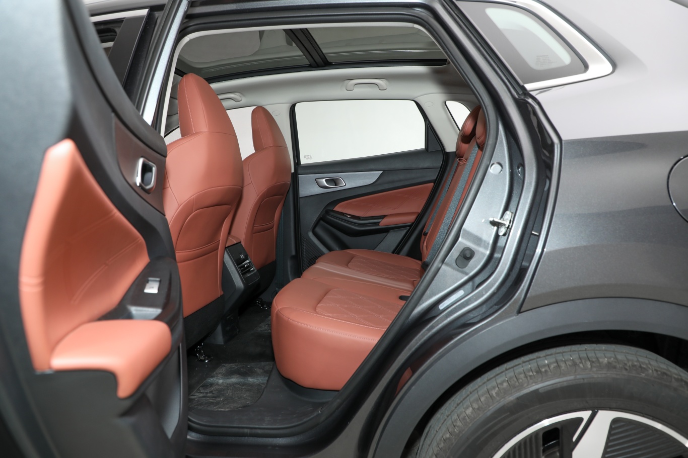 【长安CS55PLUS新蓝鲸 1.5T 500Bar尊贵型后排空间图片-汽车图片大全】-易车