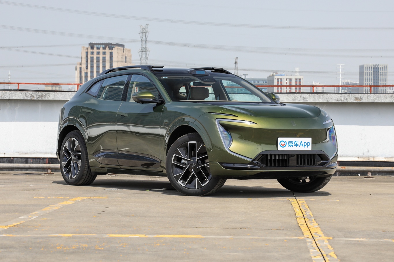 【阿维塔07纯电版 650km 后驱Max探索版侧前45度车头向右水平图片-汽车图片大全】-易车