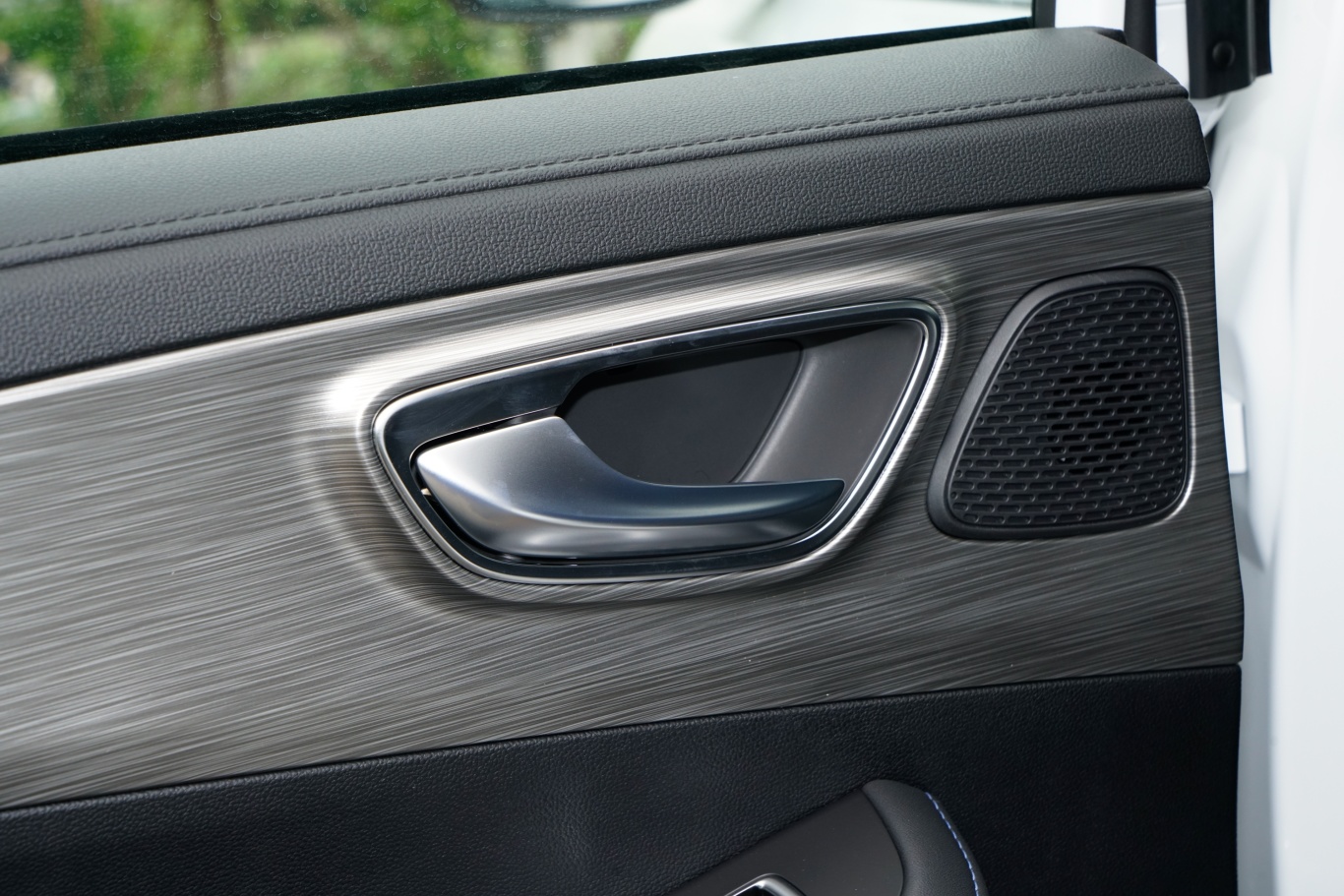 【荣威RX5改款 PLUS 330TGI 双离合领潮智惠版后排功能图片-汽车图片大全】-易车