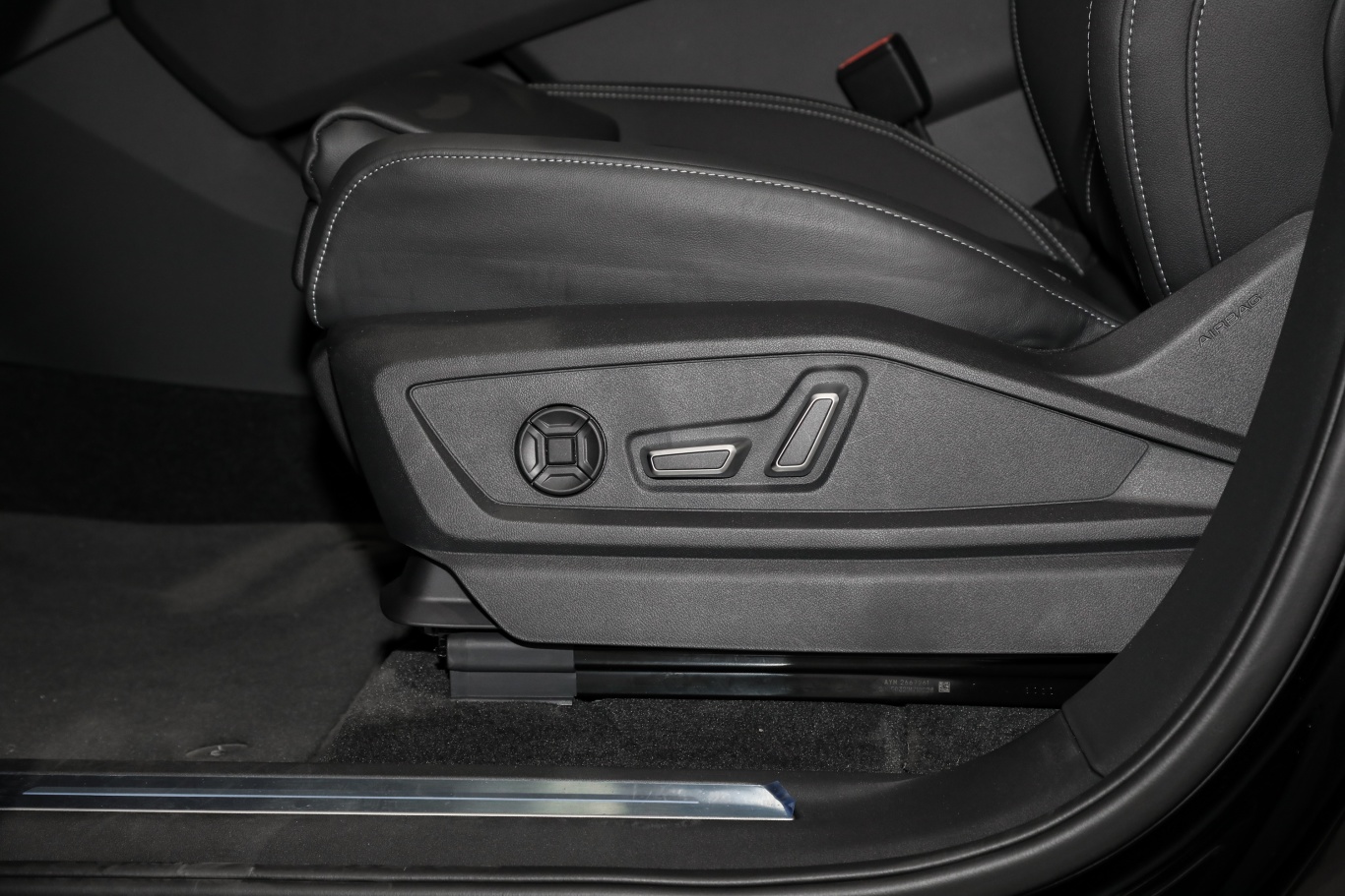 【奥迪Q640 TFSI quattro 纪念版 7座主驾座椅调节图片-汽车图片大全】-易车