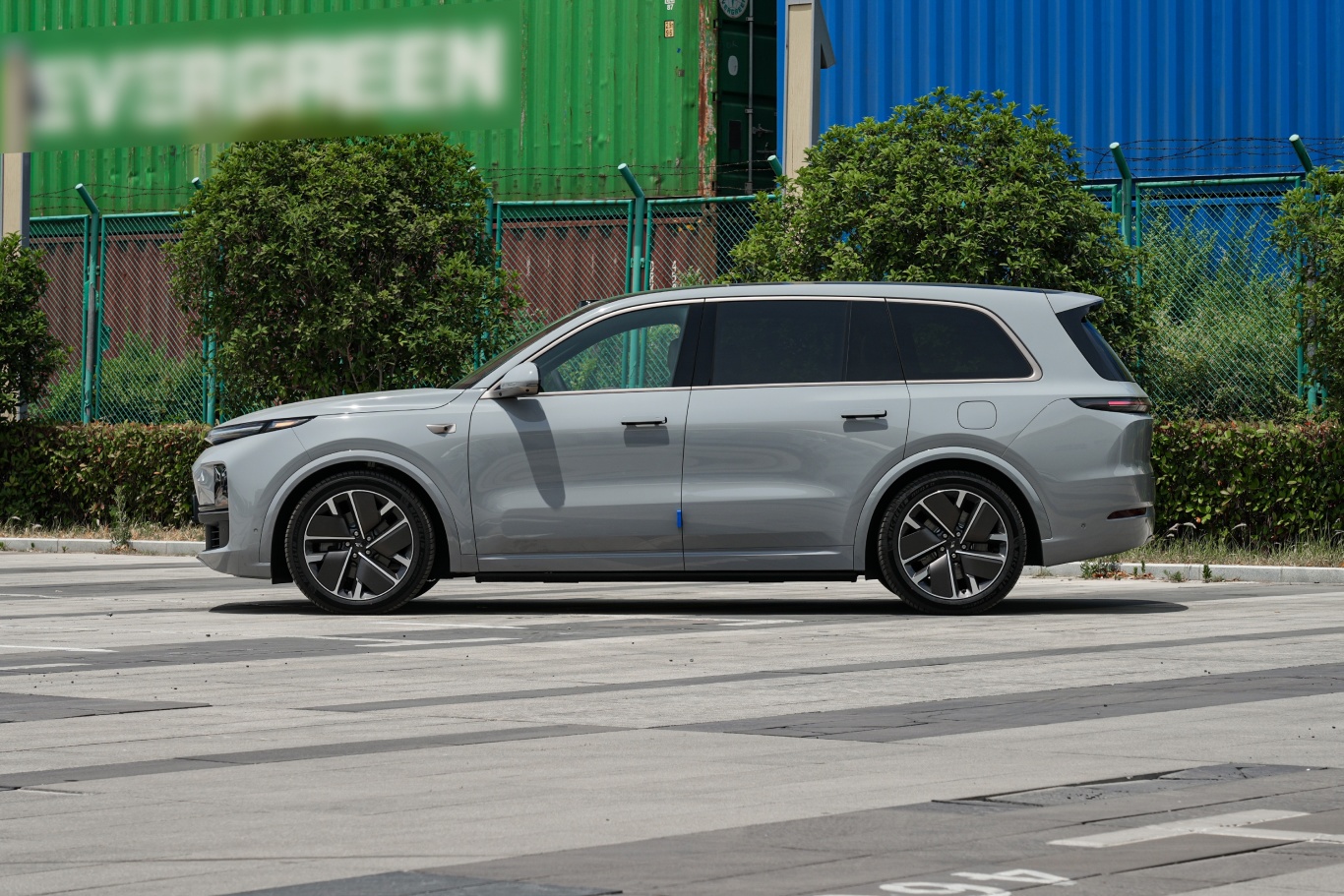 【理想L9L9 Ultra 智能焕新版正侧车头向左水平图片-汽车图片大全】-易车