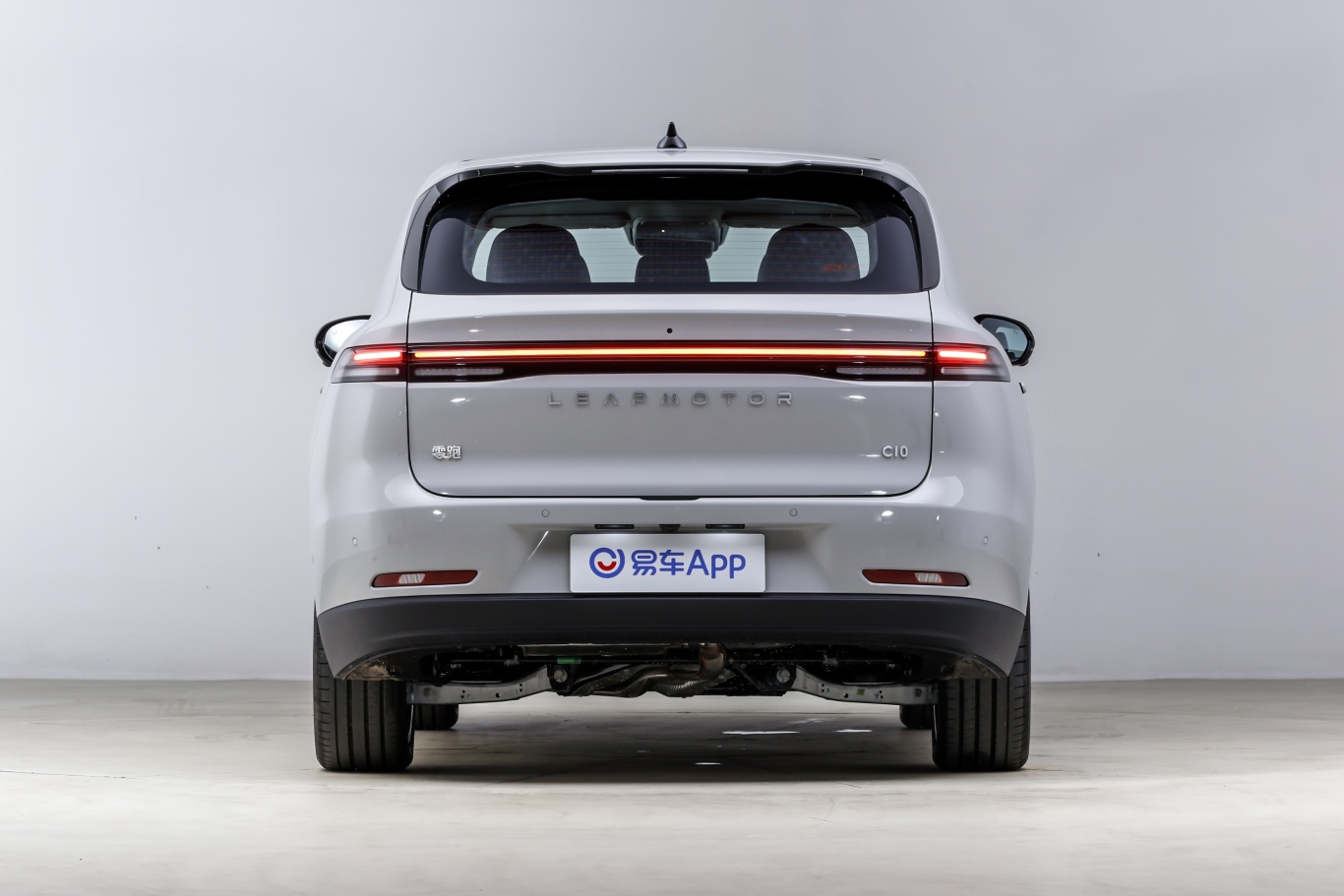 【零跑C10增程版 210km 210激光雷达版正后水平图片-汽车图片大全】-易车