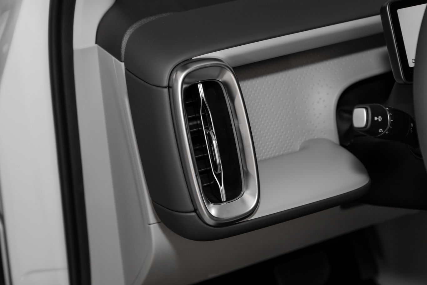 【零跑B10600km 悦享版主驾驶位图片-汽车图片大全】-易车