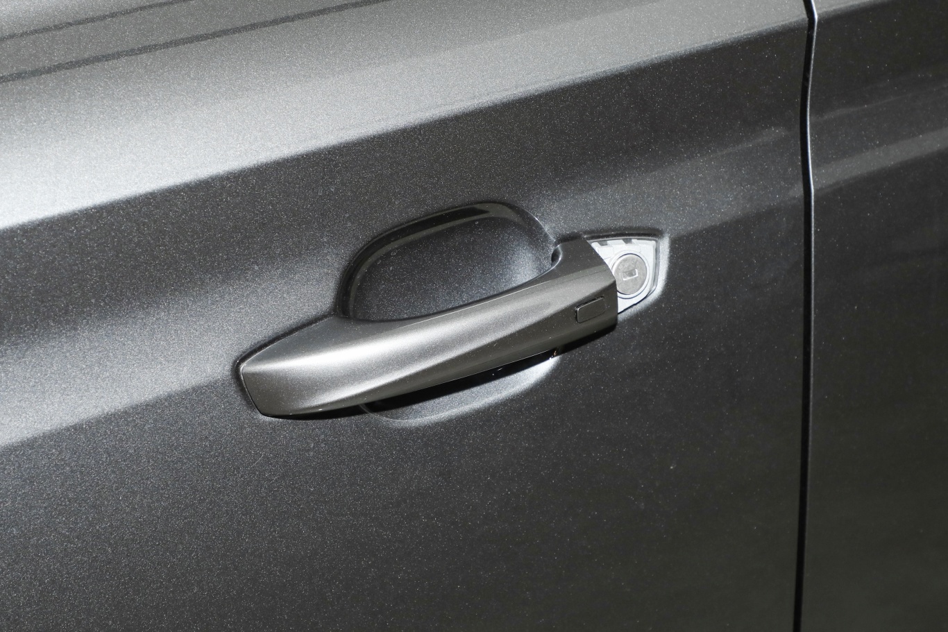 【荣威RX5改款 PLUS 330TGI 双离合领潮智惠版驾驶员侧前门把手图片-汽车图片大全】-易车