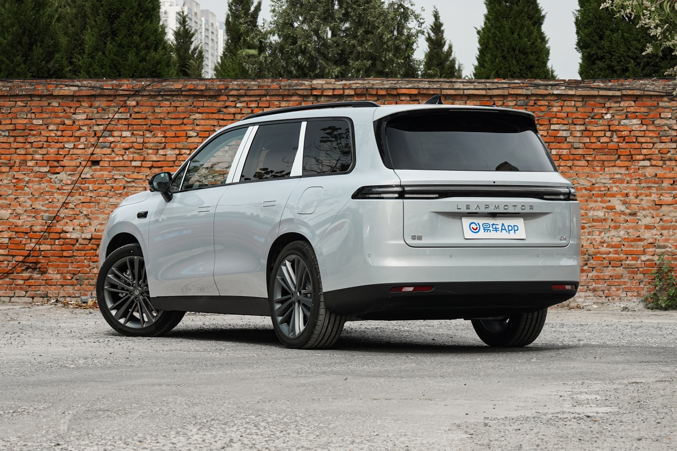 【零跑C16纯电版 630km 激光雷达智尊版 5座侧后45度车头向左水平图片-汽车图片大全】-易车