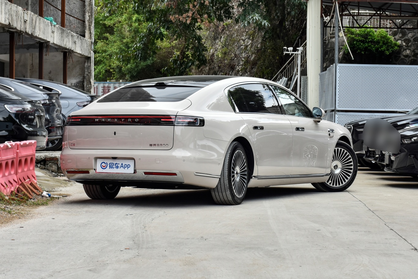 【尊界S800纯电版 670km 星辉尊享版 5座侧后45度车头向右水平图片-汽车图片大全】-易车