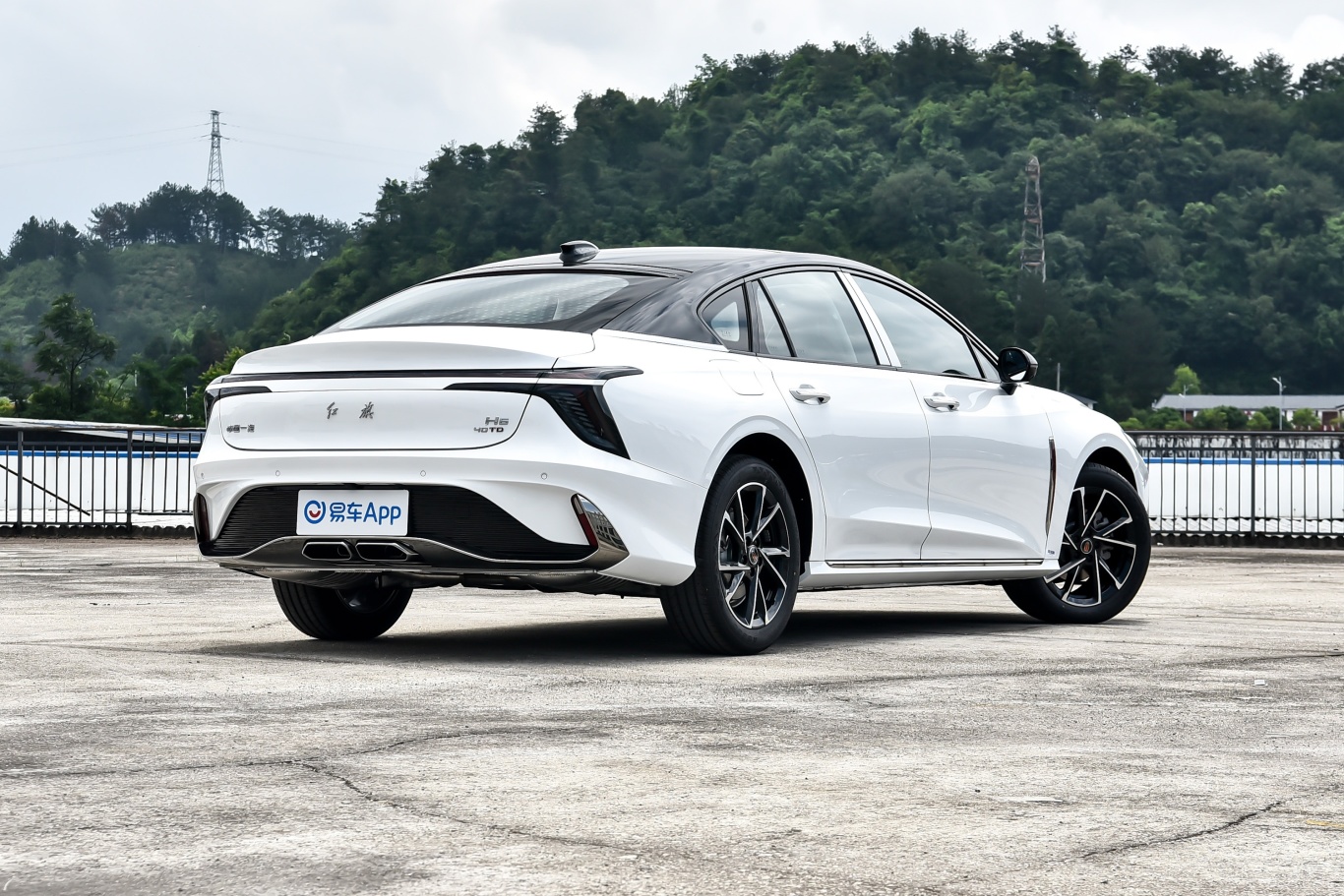 【红旗H62.0T 致美版侧后45度车头向右水平图片-汽车图片大全】-易车