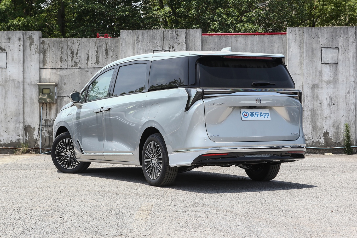 【别克GL8陆尊 2.0T 尊享和悦艾维亚版侧后45度车头向左水平图片-汽车图片大全】-易车